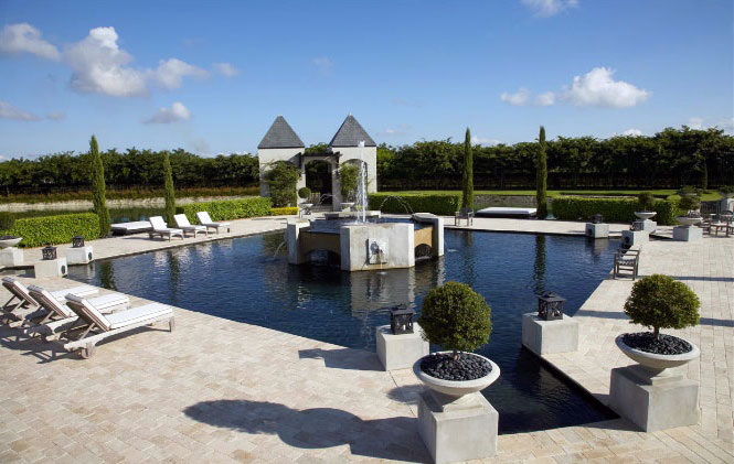 Amazing Castle House Design with Moat Patio Ideas - My Home Deco Mag